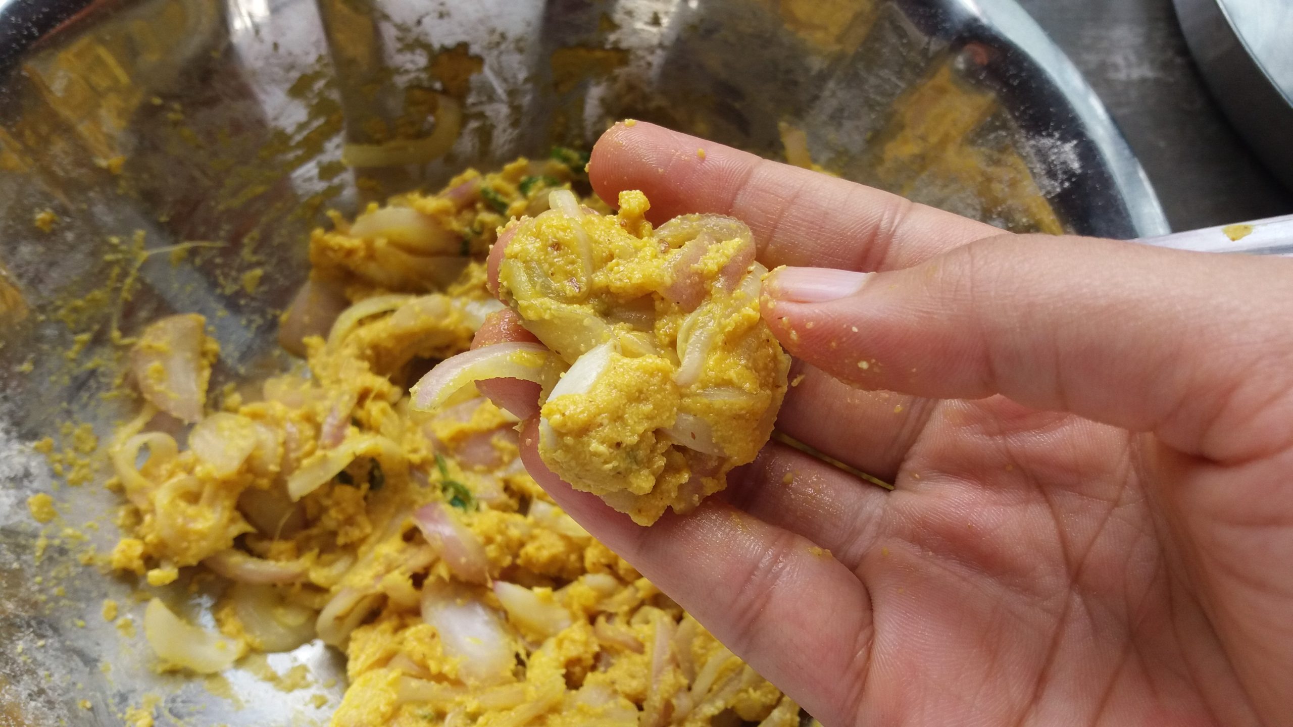 Pyaz Ka Pakora Recipe (How To Make Onion Fritters) - Candid Treat