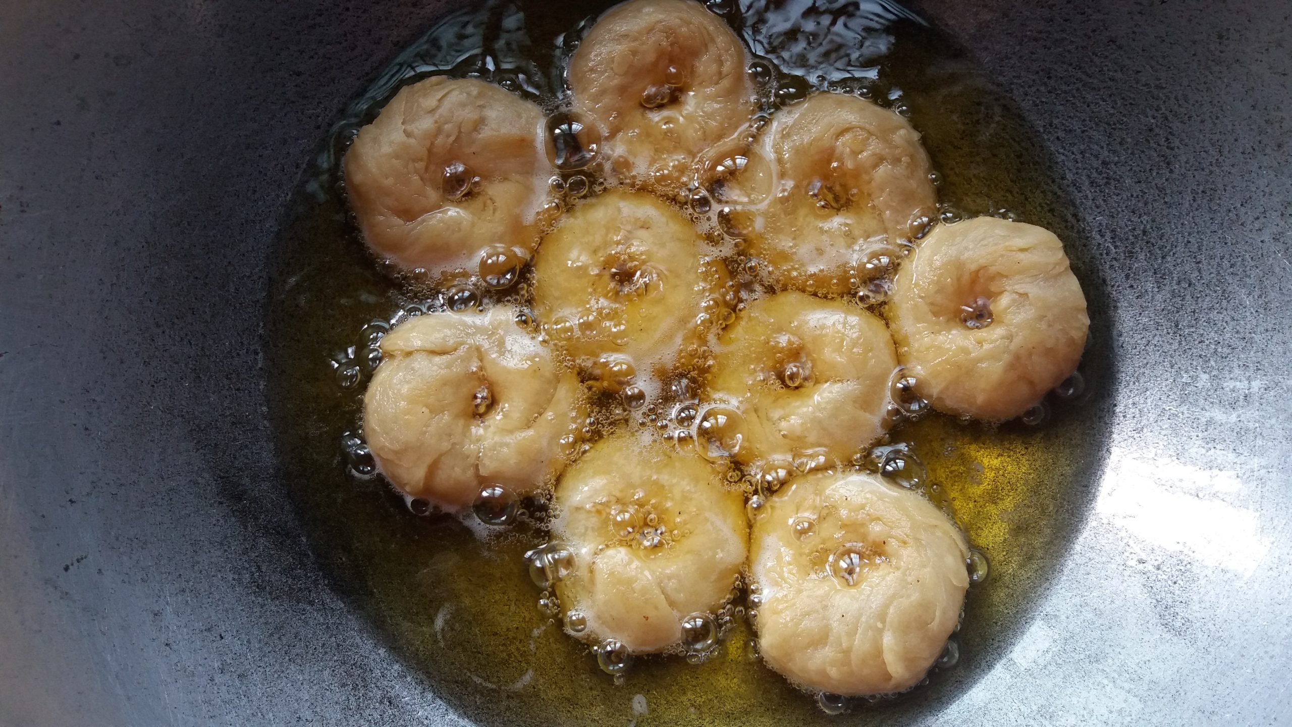 Balushahi/Badusa Recipe (How To Make Balushahi) - Candid Treat