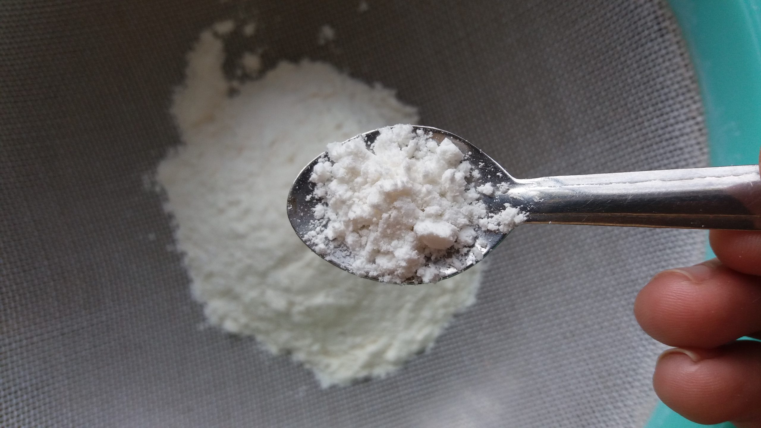 Almond Cupcake With Caramel And Cream Frosting - Candid Treat