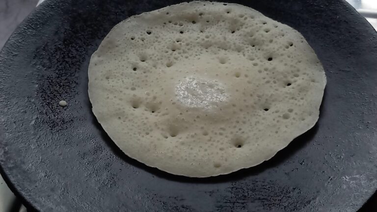 रवा अप्पम | Instant Rava Appam | With Chutney - Candid Treat