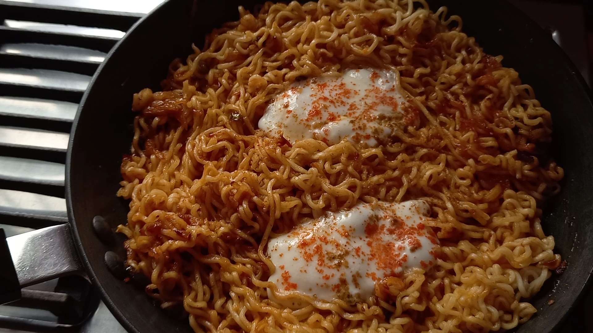 Spicy, Dry Maggi Masala Recipe With Eggs - Candid Treat