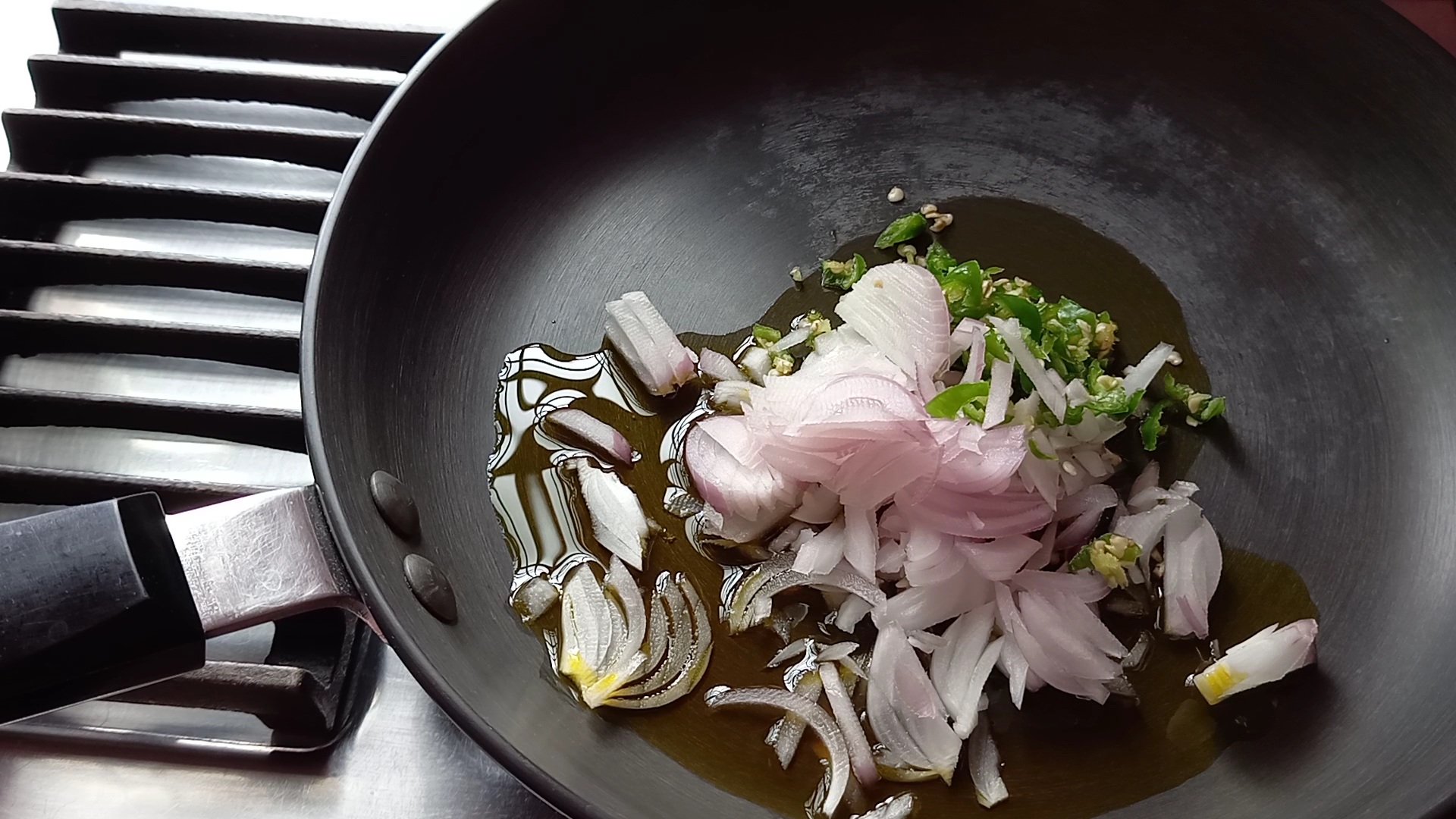 Spicy, Dry Maggi Masala Recipe With Eggs – Candid Treat