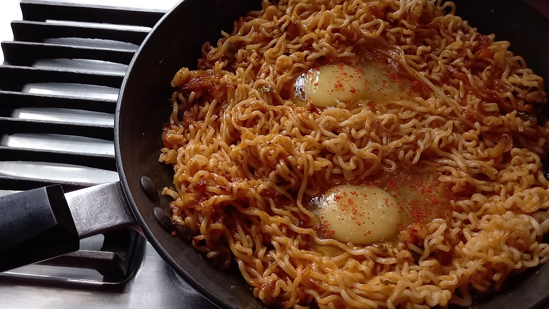 Spicy, Dry Maggi Masala Recipe With Eggs - Candid Treat