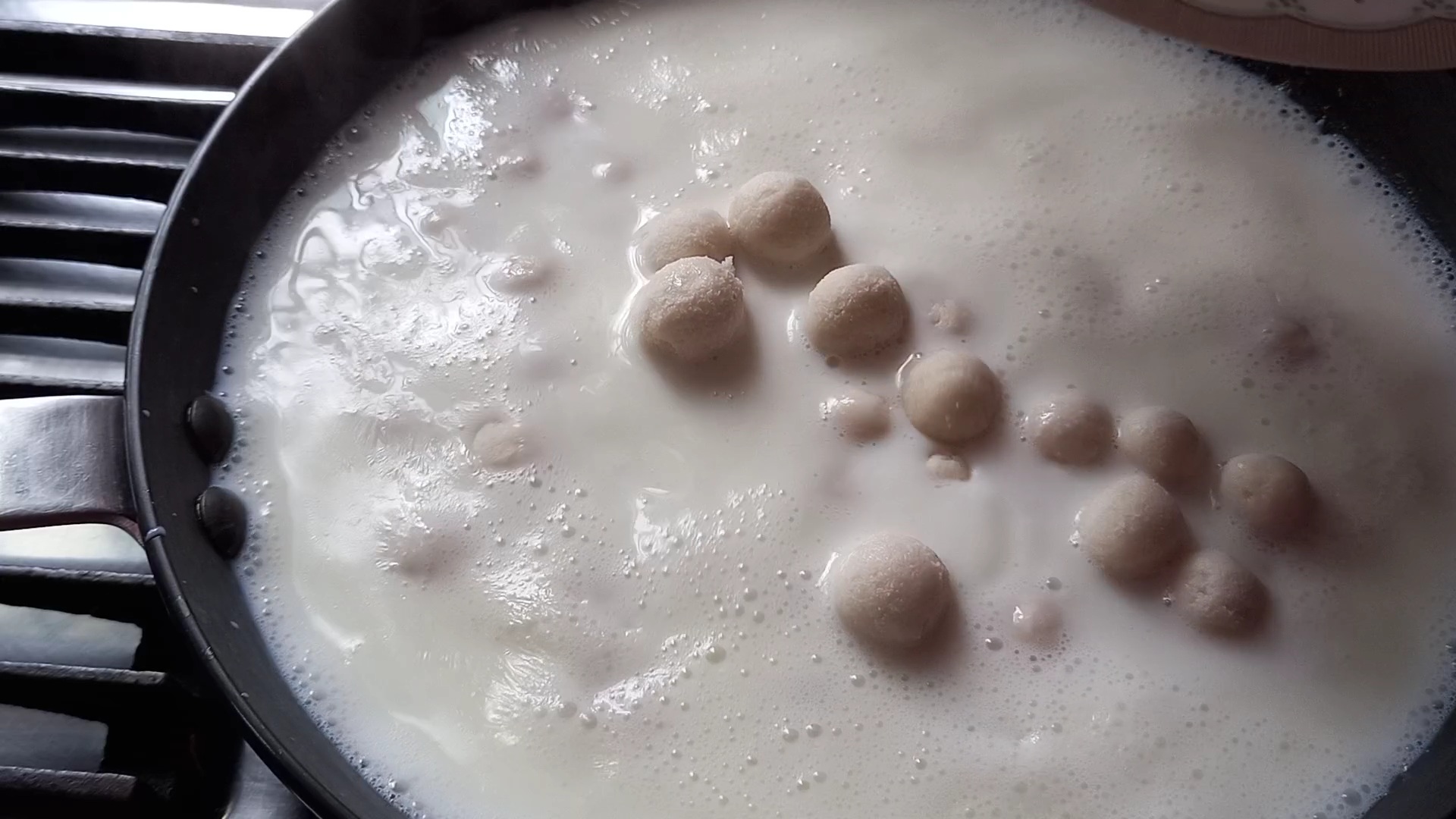 Paal kozhukattai Recipe | How to make Kozhukattai – Candid Treat