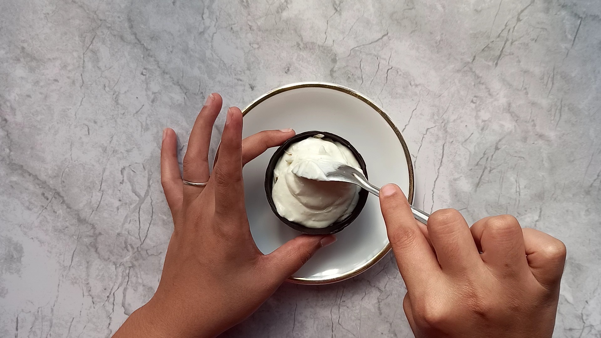 Chocolate Elaichi Shrikhand | Shrikhand Recipe – Candid Treat