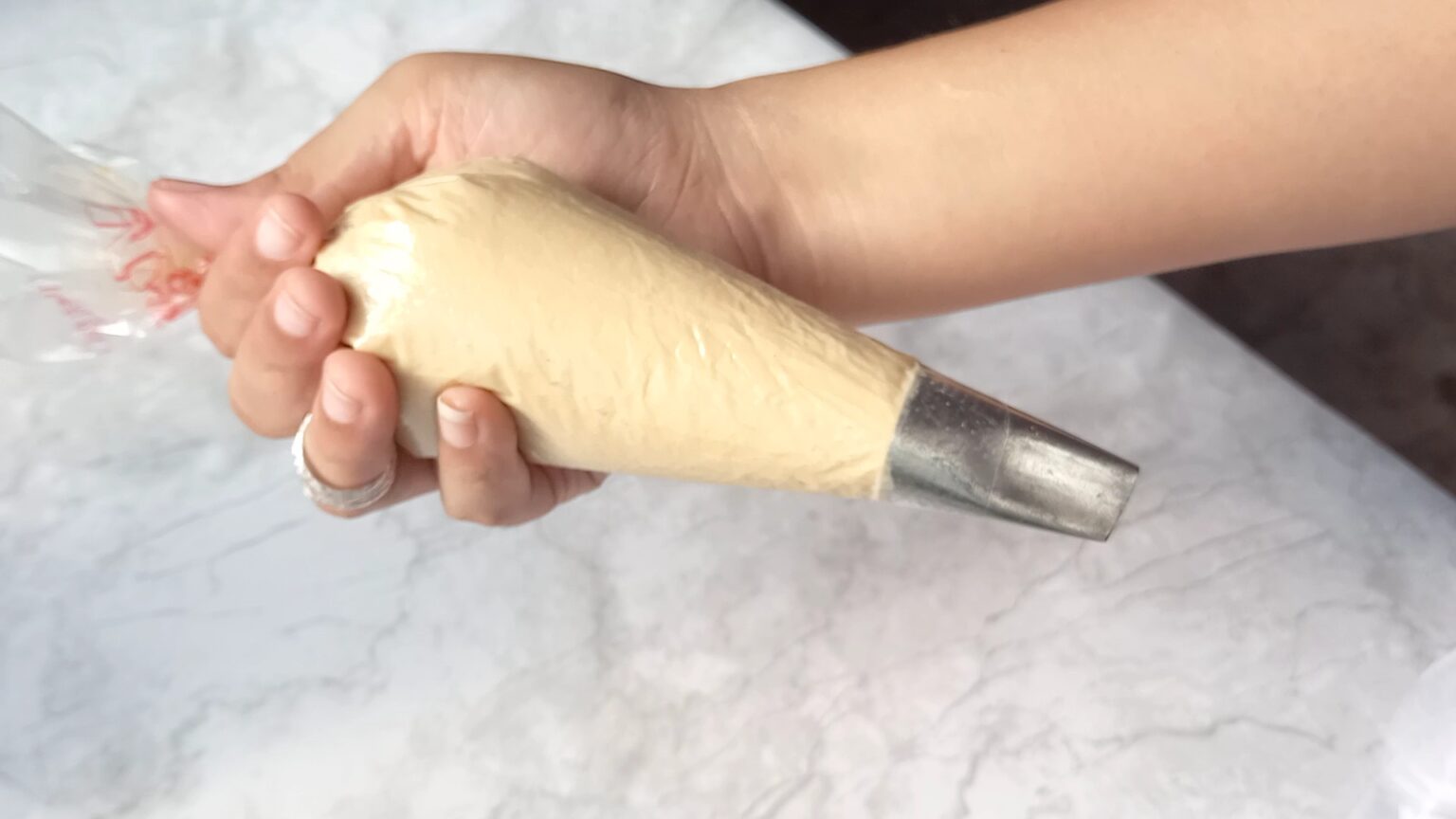 Buttercream Floral Cake | How to make buttercream flowers - Candid Treat