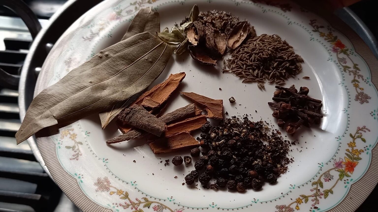 Shinwari Chicken Kadhai | Easy Chicken Curry - Candid Treat