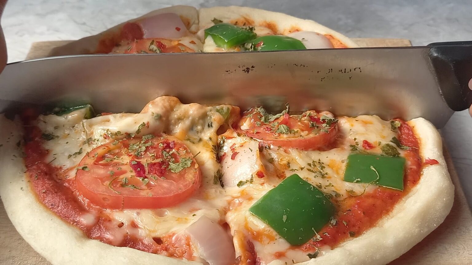 Tawa Pizza | Veg pizza without oven Recipe - Candid Treat