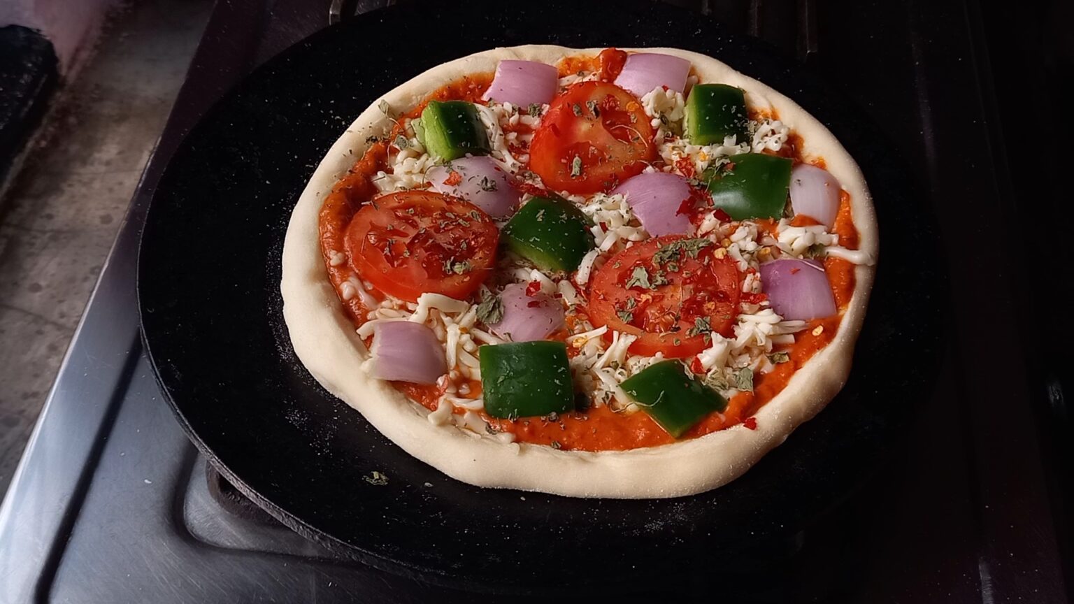 Tawa Pizza | Veg pizza without oven Recipe - Candid Treat