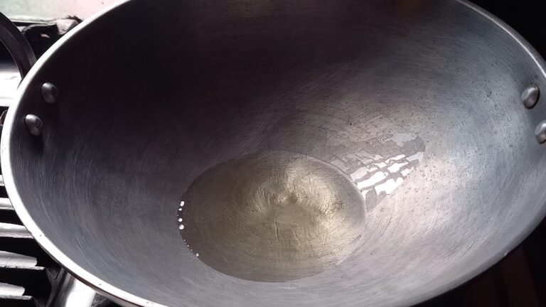 Tari Poha | Nagpur Special Tarri Poha – Candid Treat