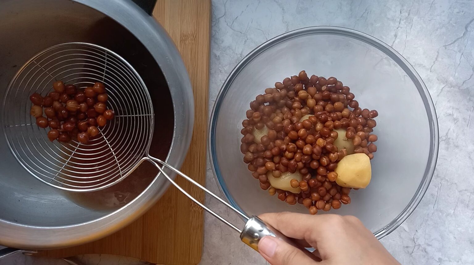 Tari Poha | Nagpur Special Tarri Poha – Candid Treat