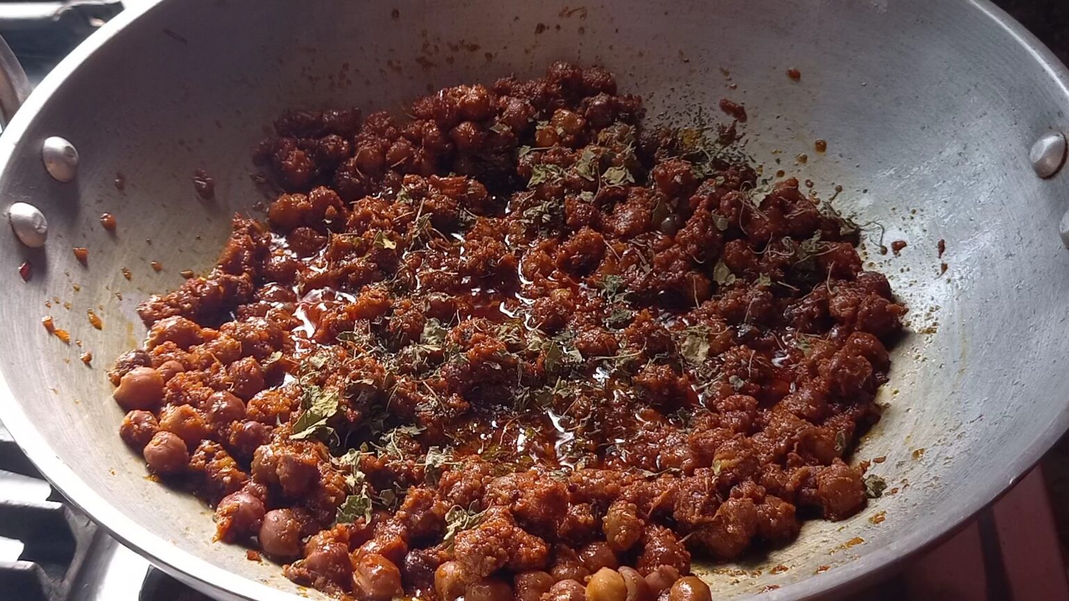 Tari Poha | Nagpur Special Tarri Poha – Candid Treat