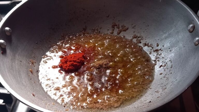 Tari Poha | Nagpur Special Tarri Poha – Candid Treat