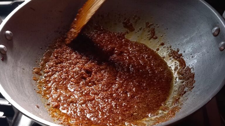 Tari Poha | Nagpur Special Tarri Poha – Candid Treat