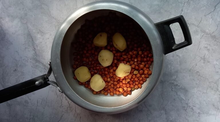 Tari Poha | Nagpur Special Tarri Poha – Candid Treat