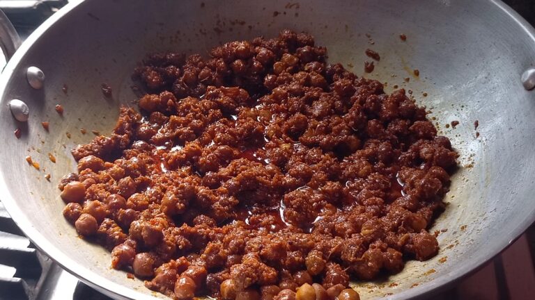 Tari Poha | Nagpur Special Tarri Poha – Candid Treat