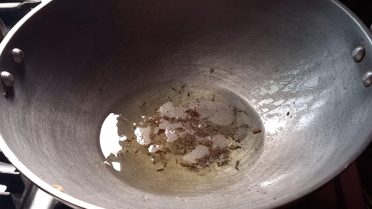 Tari Poha | Nagpur Special Tarri Poha – Candid Treat