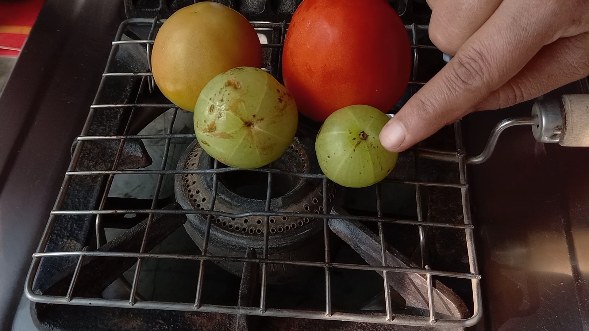 टमाटर की चटनी |Roasted Tomato Chutney - Candid Treat
