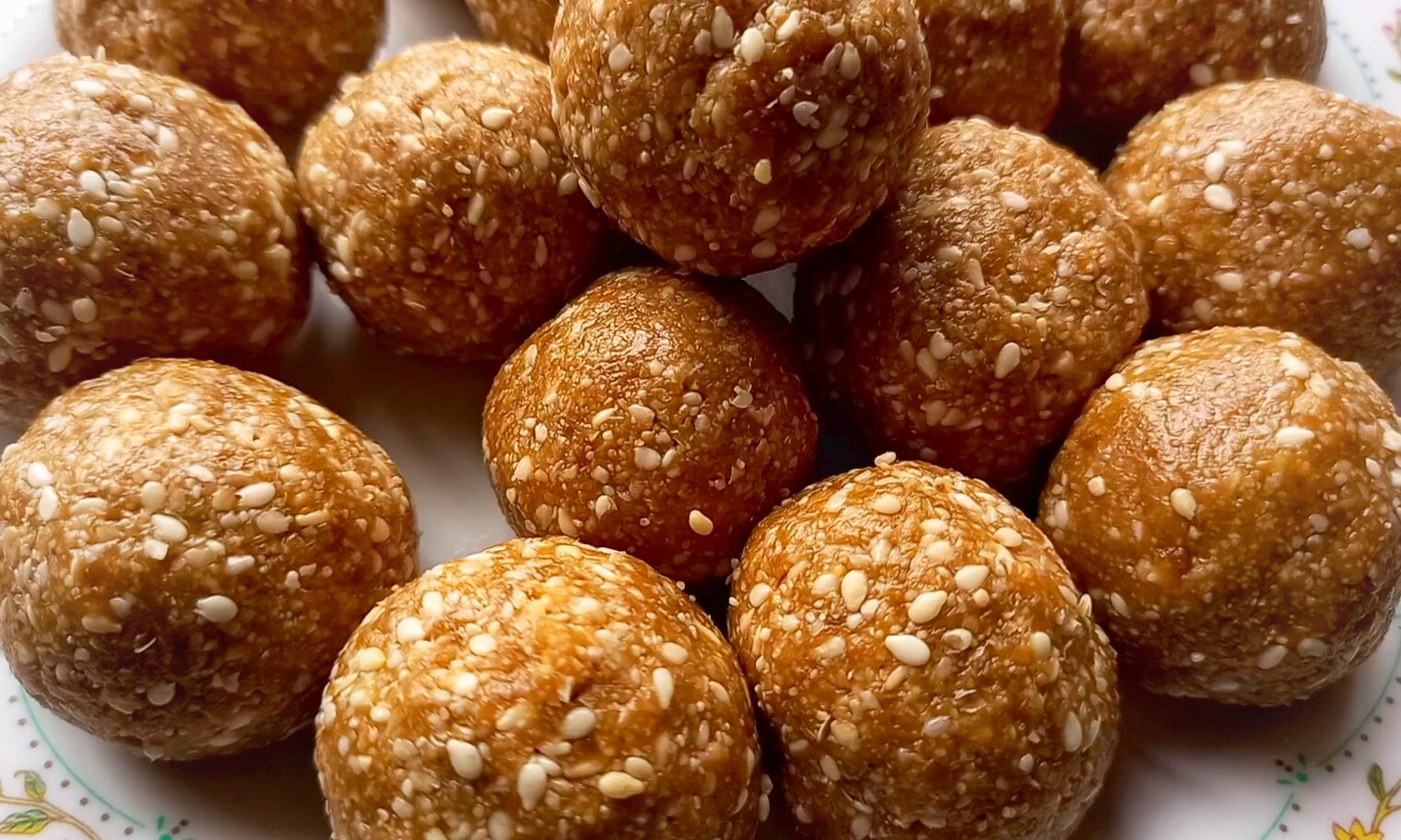Til Ke Laddu | Sesame Seeds Laddu - Candid Treat