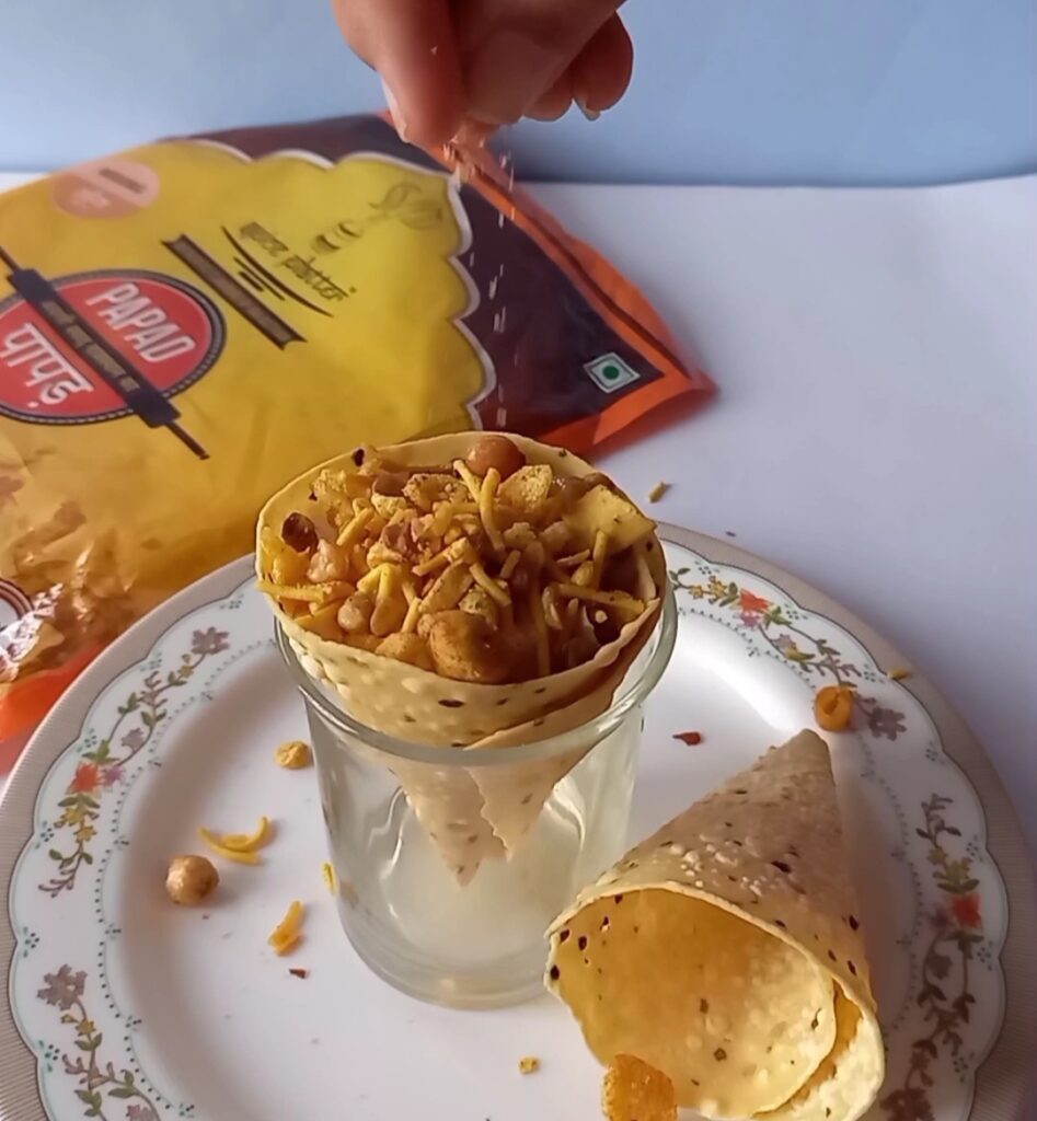 Papad Cone Chaat Recipe | टमाटर की चाट – Candid Treat