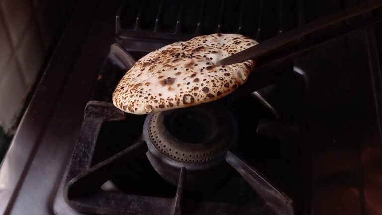 Paneer Kulcha Recipe On Tawa | Kulcha Recipe - Candid Treat