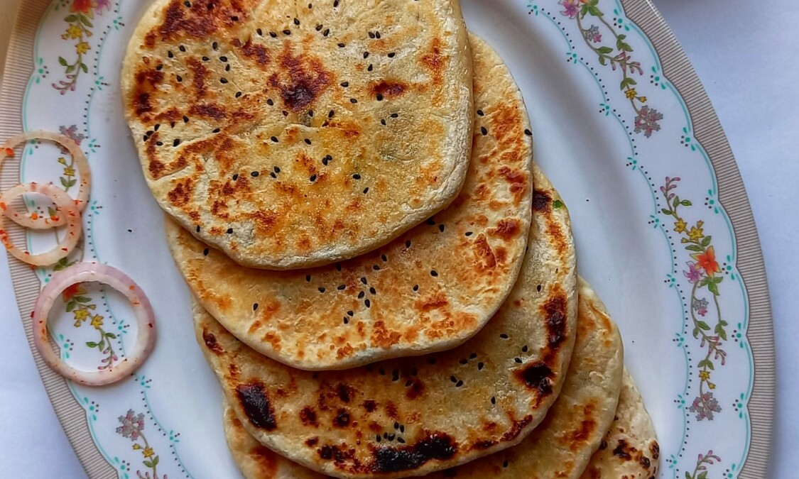 Paneer Kulcha Recipe On Tawa | Kulcha Recipe - Candid Treat