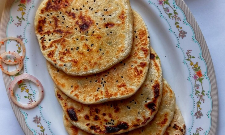 Paneer Kulcha Recipe On Tawa | Kulcha Recipe - Candid Treat