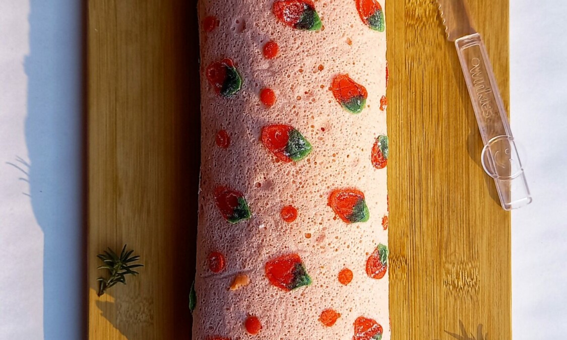 Strawberry Swiss Roll Cake - Candid Treat