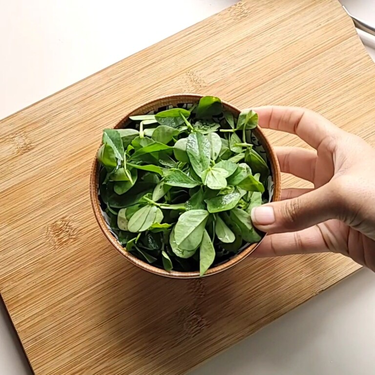Methi Puri Recipe | Crispy Methi puri - Candid Treat