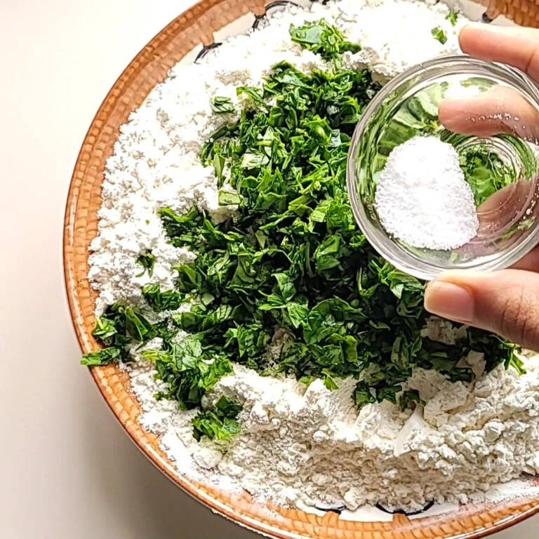 Methi Puri Recipe | Crispy Methi puri - Candid Treat