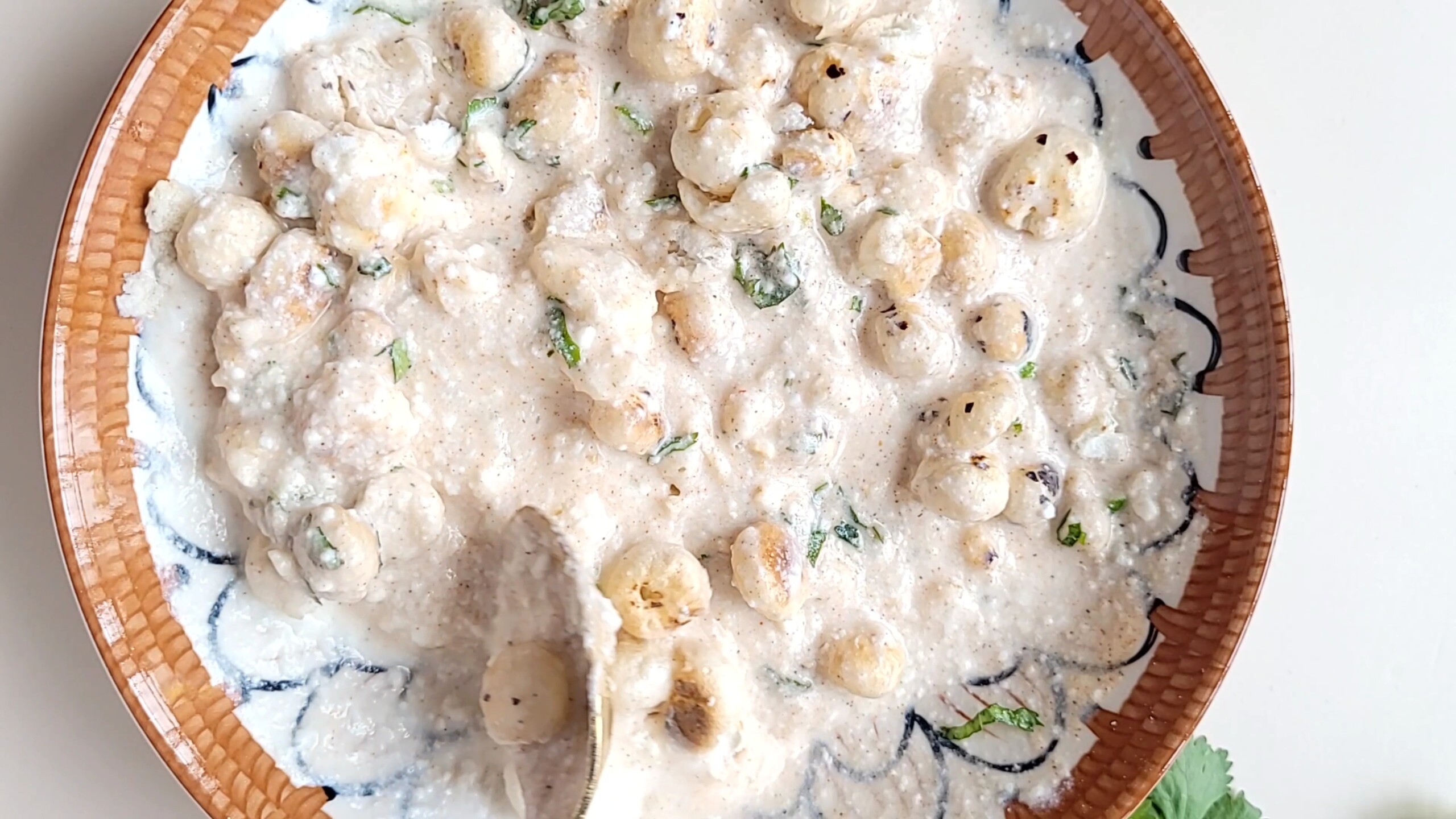 Makhana Raita Recipe| Puffed Lotus Seeds Raita - Candid Treat