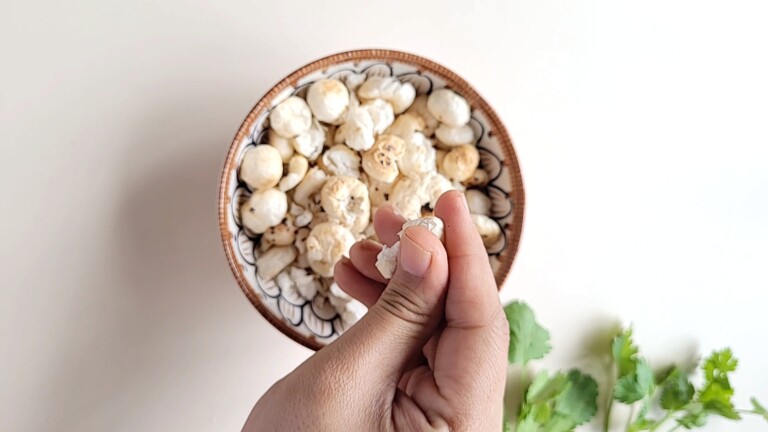 Makhana Raita Recipe| Puffed Lotus Seeds Raita - Candid Treat